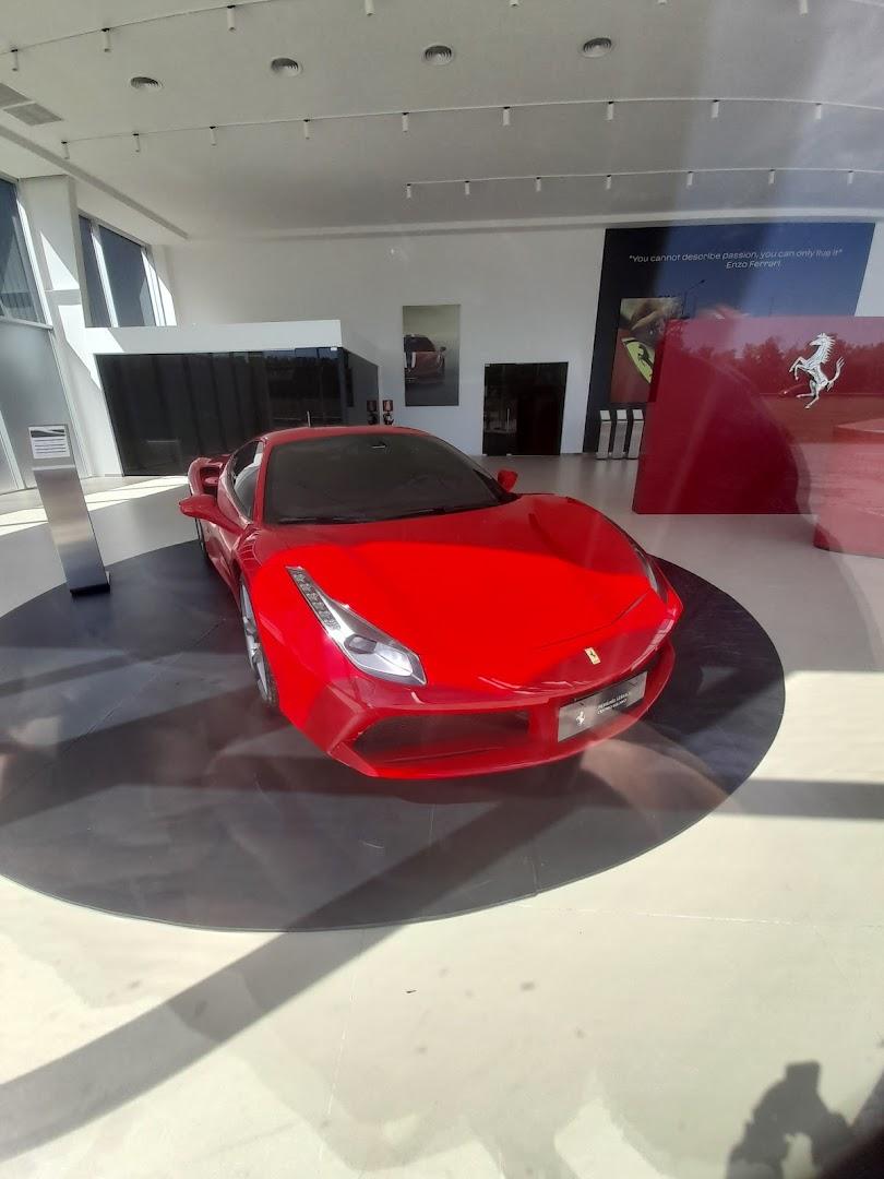 Centro Milano SA - Ferrari - Concesionarios de Coches